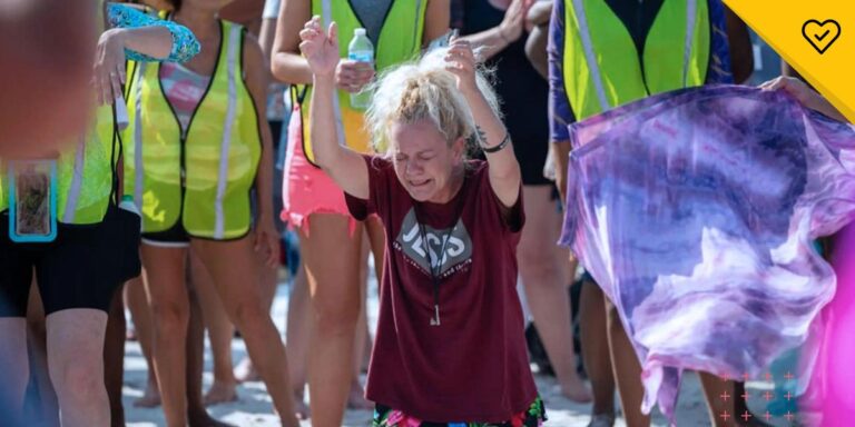 Más de 2.000 personas se bautizaron en las playas de Estados Unidos ... Más de 2.000 personas se bautizaron en las playas de Estados Unidos ...
